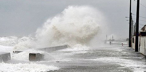 Ancient seawalls blamed for storm disaster - Cayman Compass